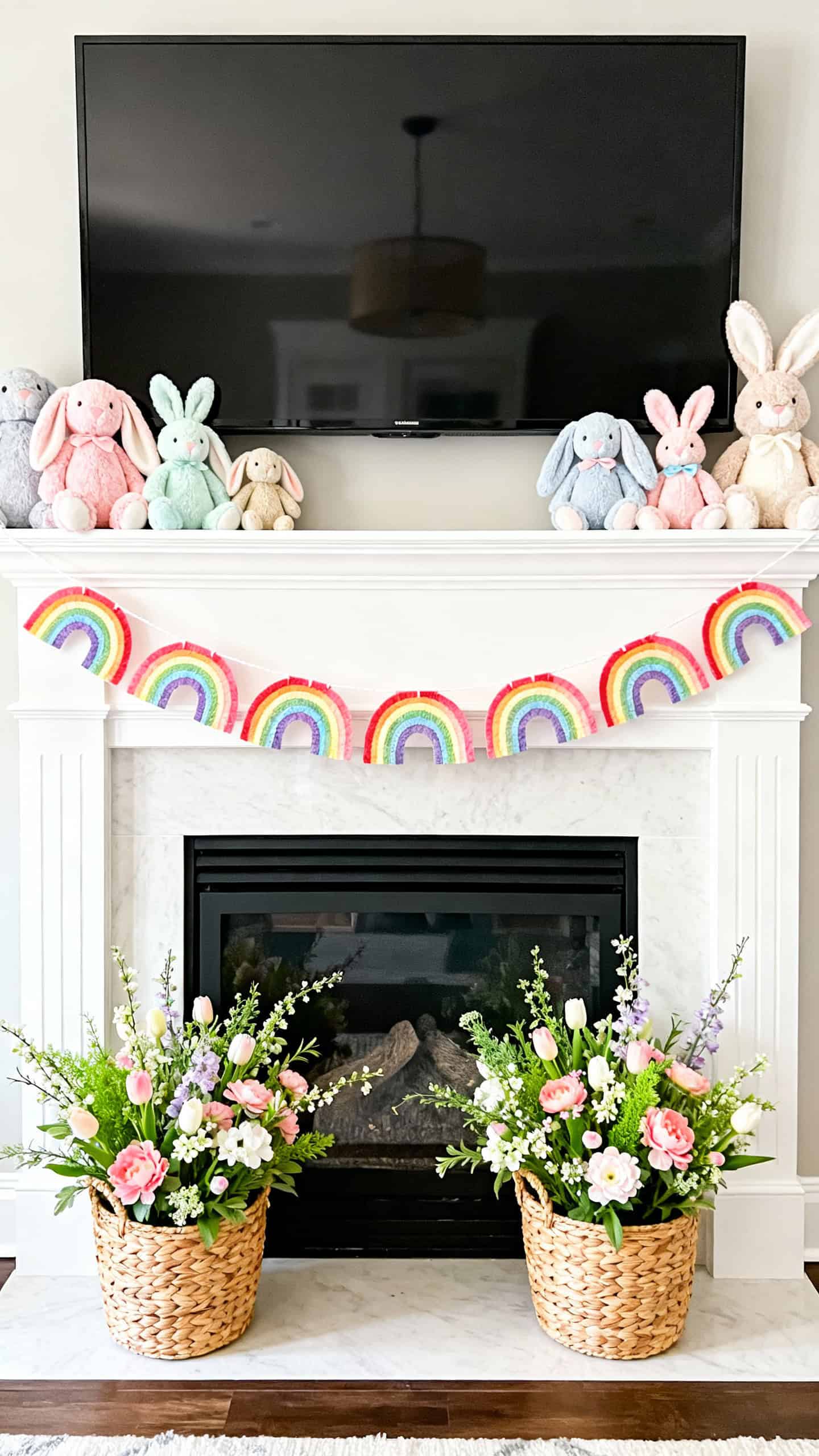 17 Fresh Spring Mantle Decor Ideas For A Cheerful Seasonal Refresh ...
